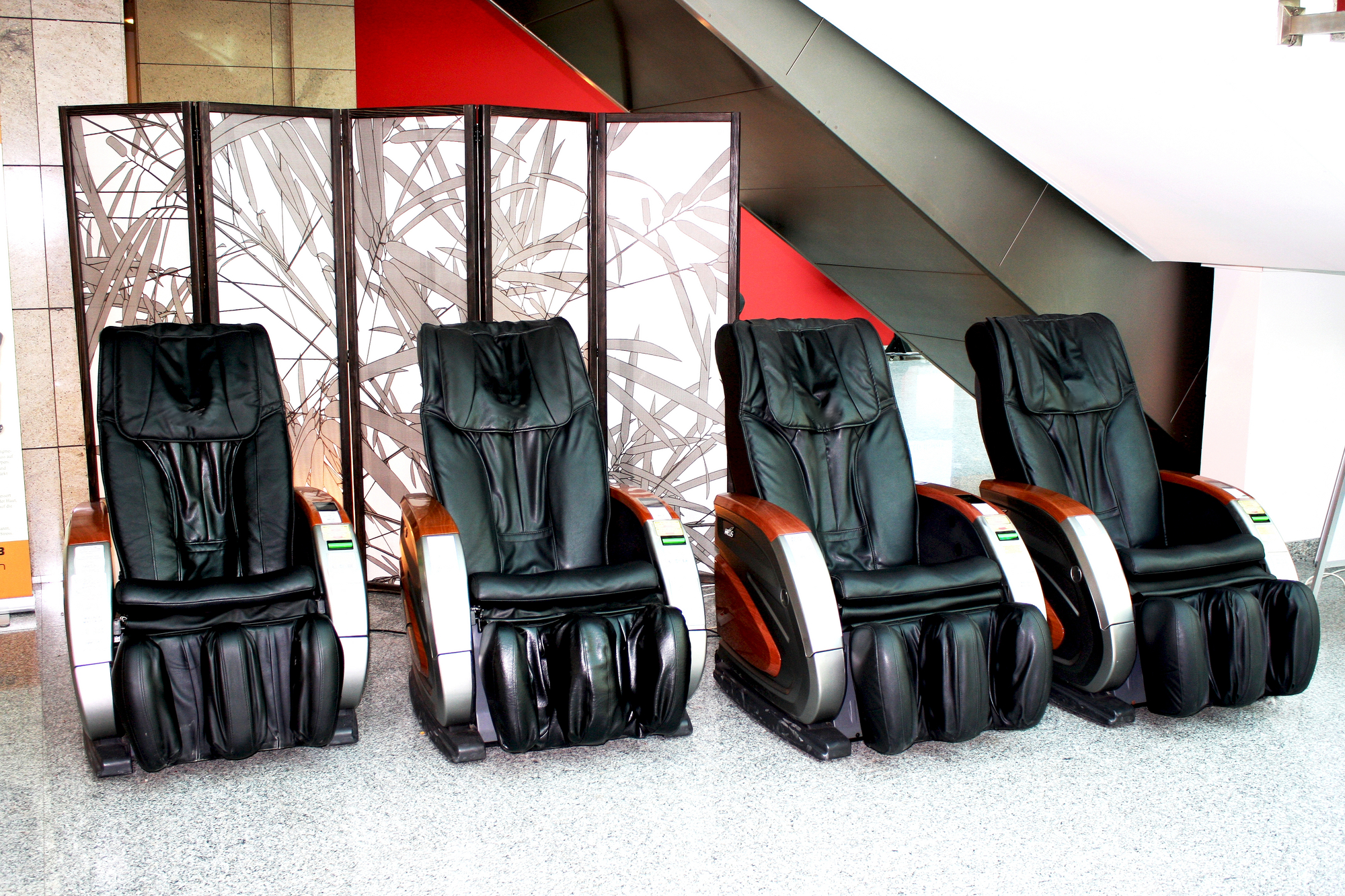 Understanding the Difference: S-track vs. L-track in Massage Chairs ...